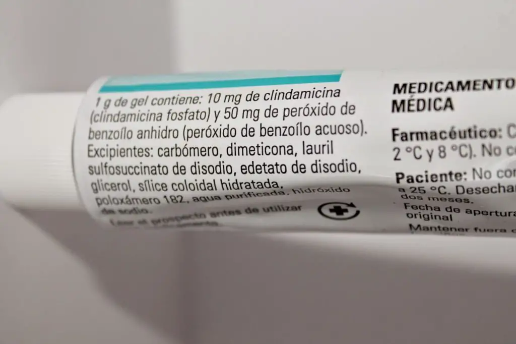 Peróxido de benzoilo: Qué es, para qué sirve, nombre comercial y más
